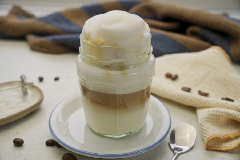 How to Froth Milk With and Without a Frother: Milk Foam at Home