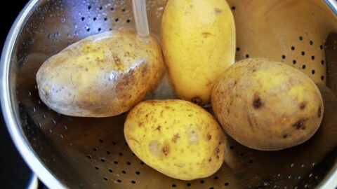 Kumpir Recipe: Baked Potatoes with Creamy and Crispy (Video!)